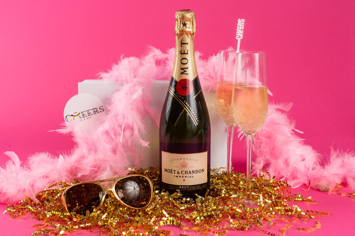 FIZZ THE SEASON – Cheers in a Box